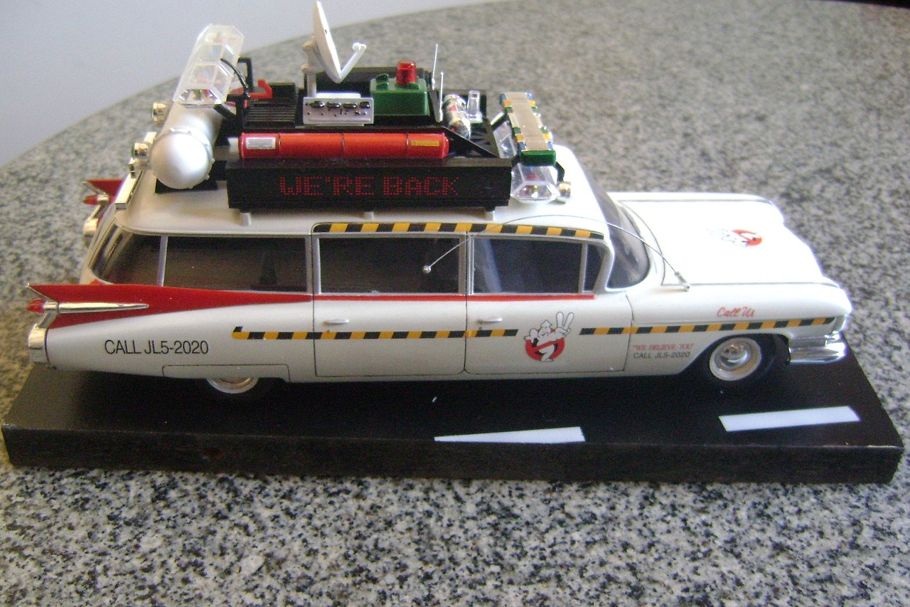 Gallery Pictures AMT GHOSTBUSTERS Ecto-1A Plastic Model Car Kit 1/25 ...