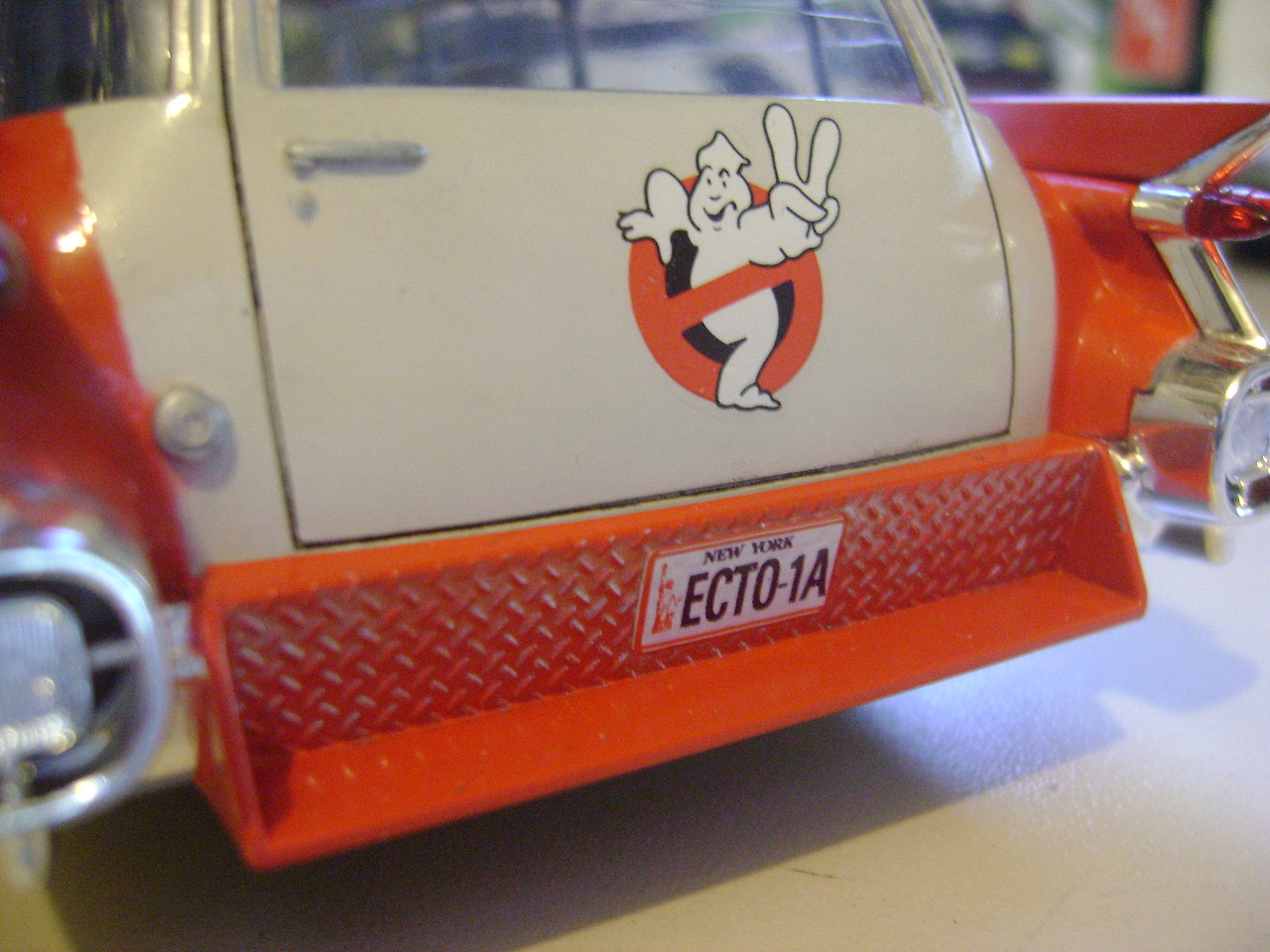 GHOSTBUSTERS Ecto-1A -- Plastic Model Car Kit -- 1/25 Scale -- #750 ...
