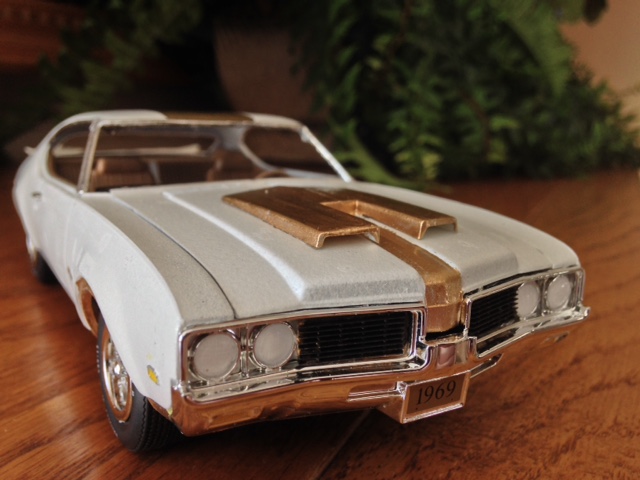 1969 Hurst Olds Cutlass -- Plastic Model Car Kit -- 1/25 Scale -- #703/ ...
