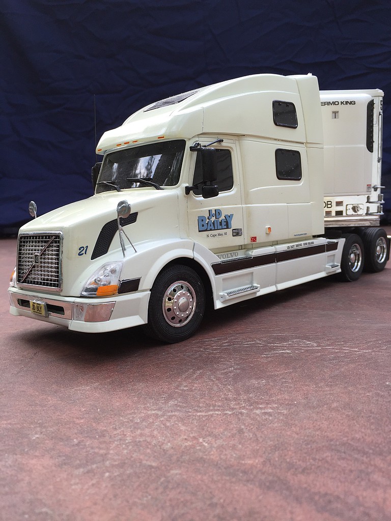 Volvo VN 780 -- Plastic Model Truck Kit -- 1/24 Scale -- #3892s ...