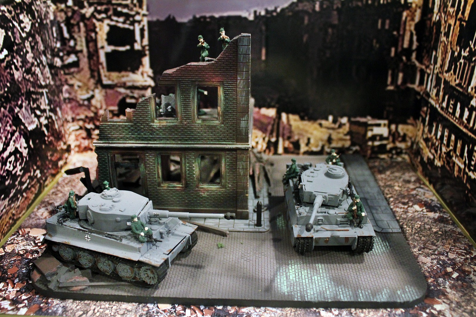 WWII Bombed Out Building -- Plastic Model Military Diorama -- 1/72 ...