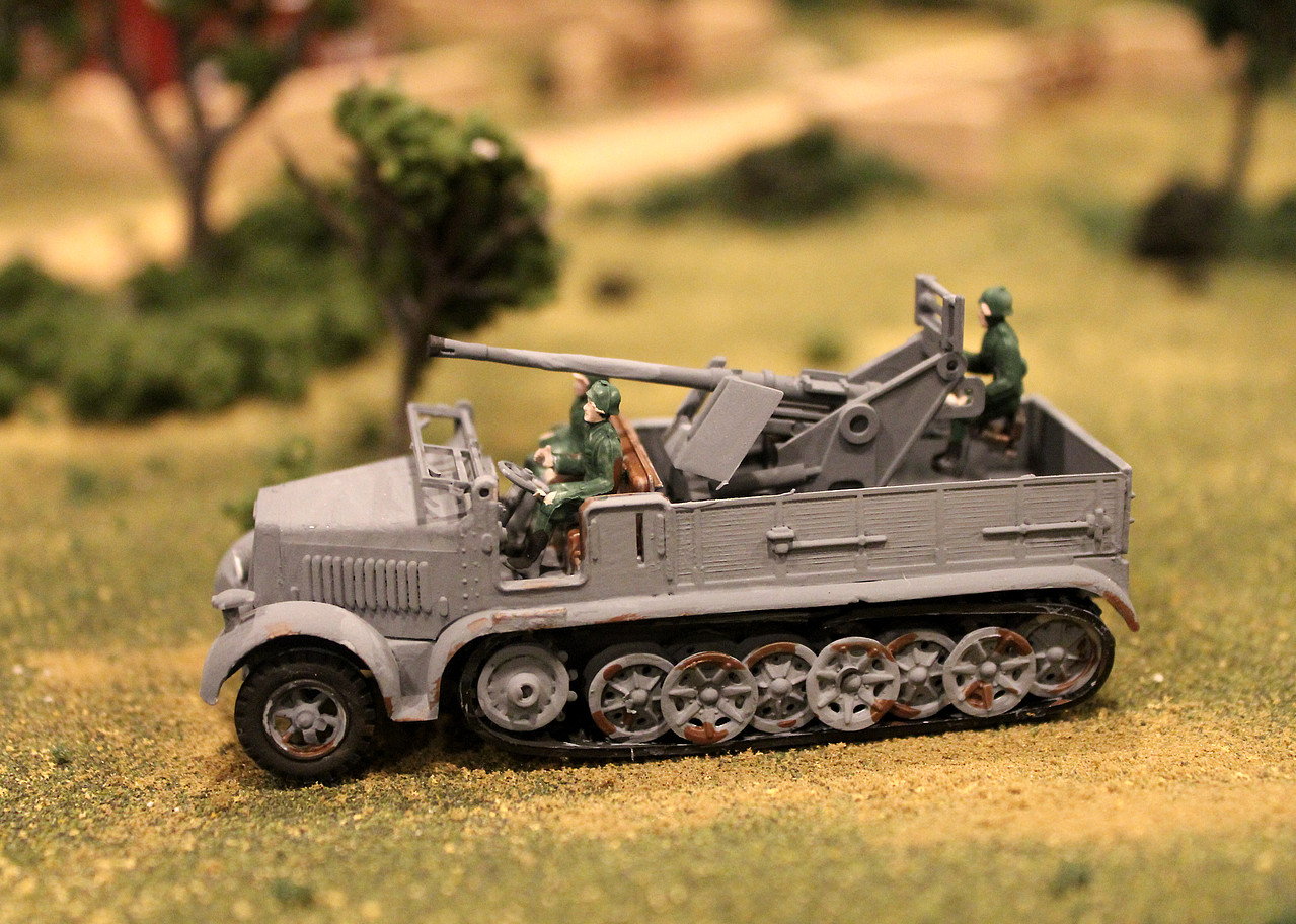 WWII German SdKfz 10 Halftrack -- Plastic Model Halftrack Kit -- 1/72 ...