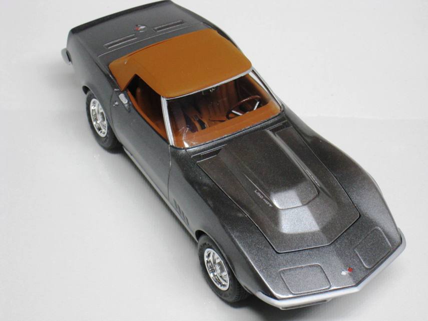 1970 Chevy Corvette Coupe -- Plastic Model Car Kit -- 1/25 Scale ...