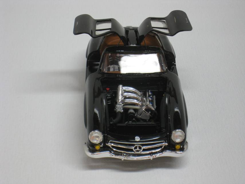 Mercedes-Benz SLS AMG -- Plastic Model Car Kit -- 1/24 Scale -- #07100 ...