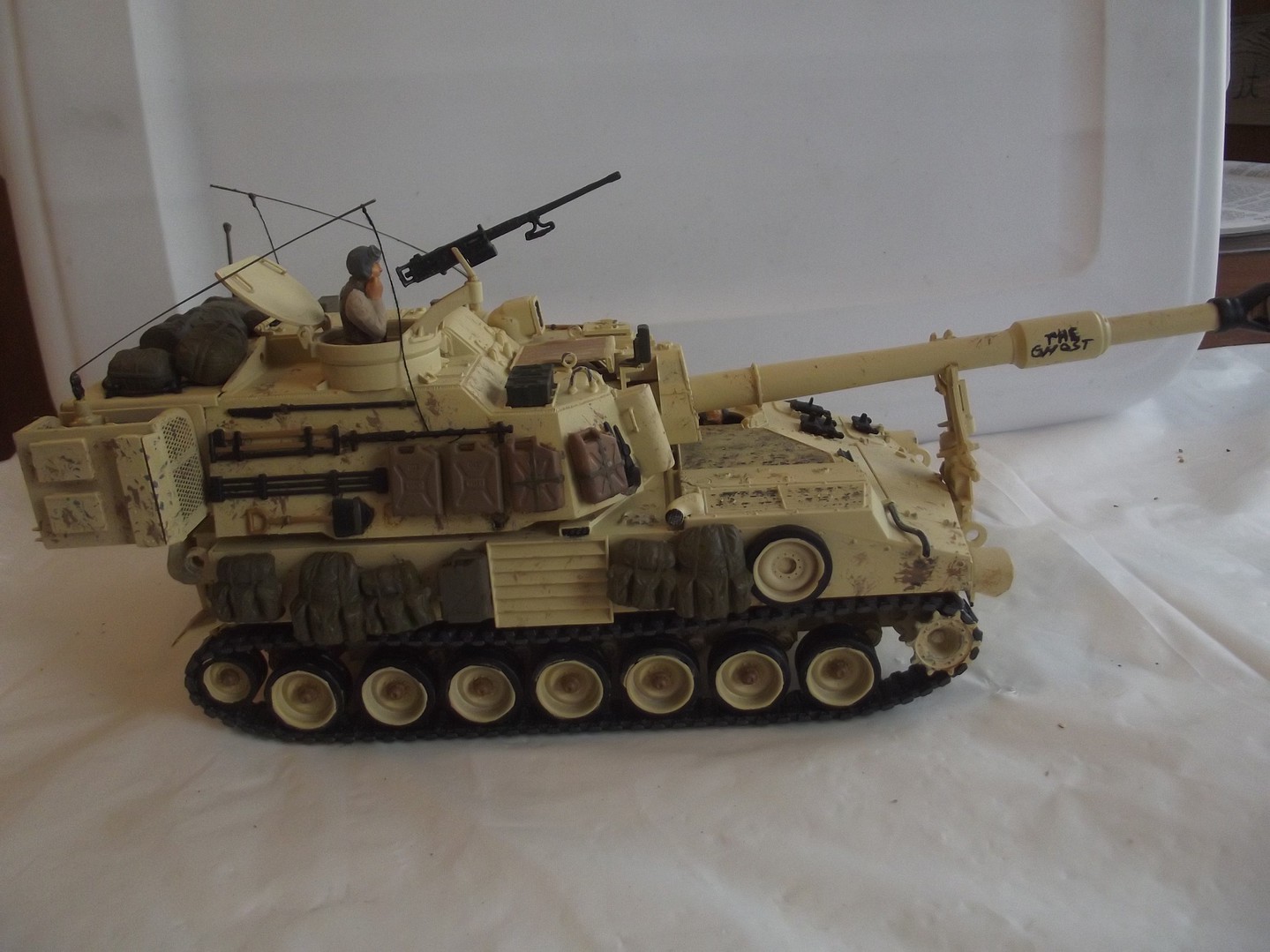 US Self-Propelled Howitzer M109A6 Paladin -- Plastic Model Military ...