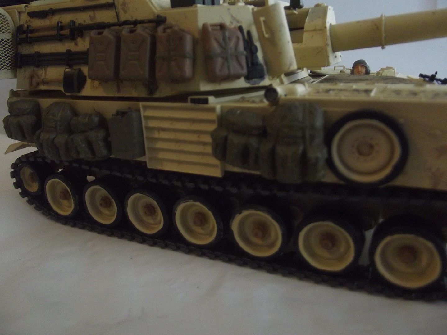 US Self-Propelled Howitzer M109A6 Paladin -- Plastic Model Military ...