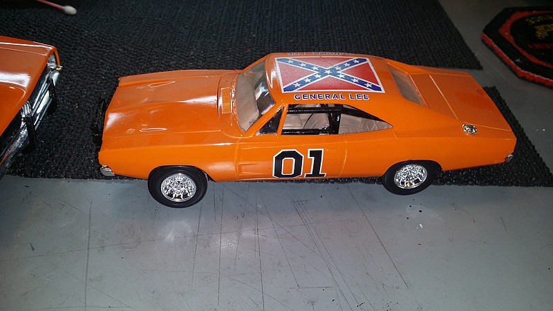 1969 General Lee Charger -- Plastic Model Car Kit -- 1/25 Scale - #706 ...