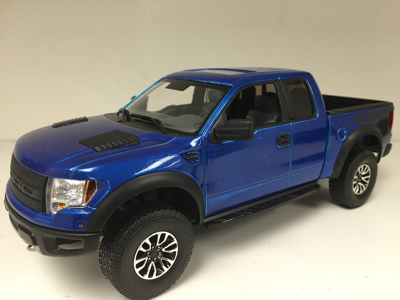 Ford Raptor Pickup -- Snap Tite Plastic Model Vehicle Kit -- 1/25 Scale ...