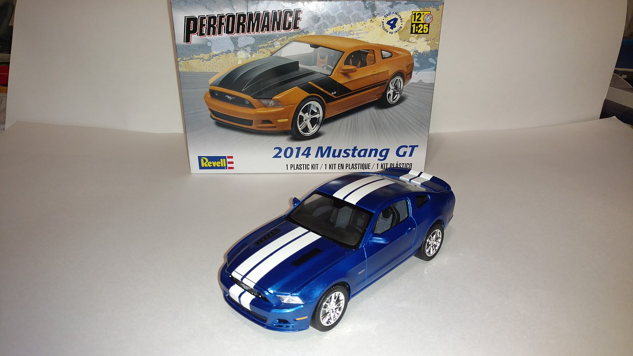 Mustang GT -- Plastic Model Car Kit -- 1/25 Scale -- #854379 pictures ...
