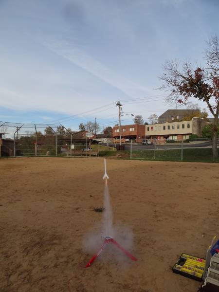 Gallery Pictures Estes Yankee Model Rocket Kit Skill Level 1 #1381