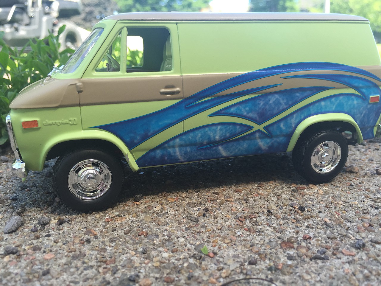 1977 Chevy Van -- Plastic Model Truck Kit -- 1/24 Scale -- #857221 ...