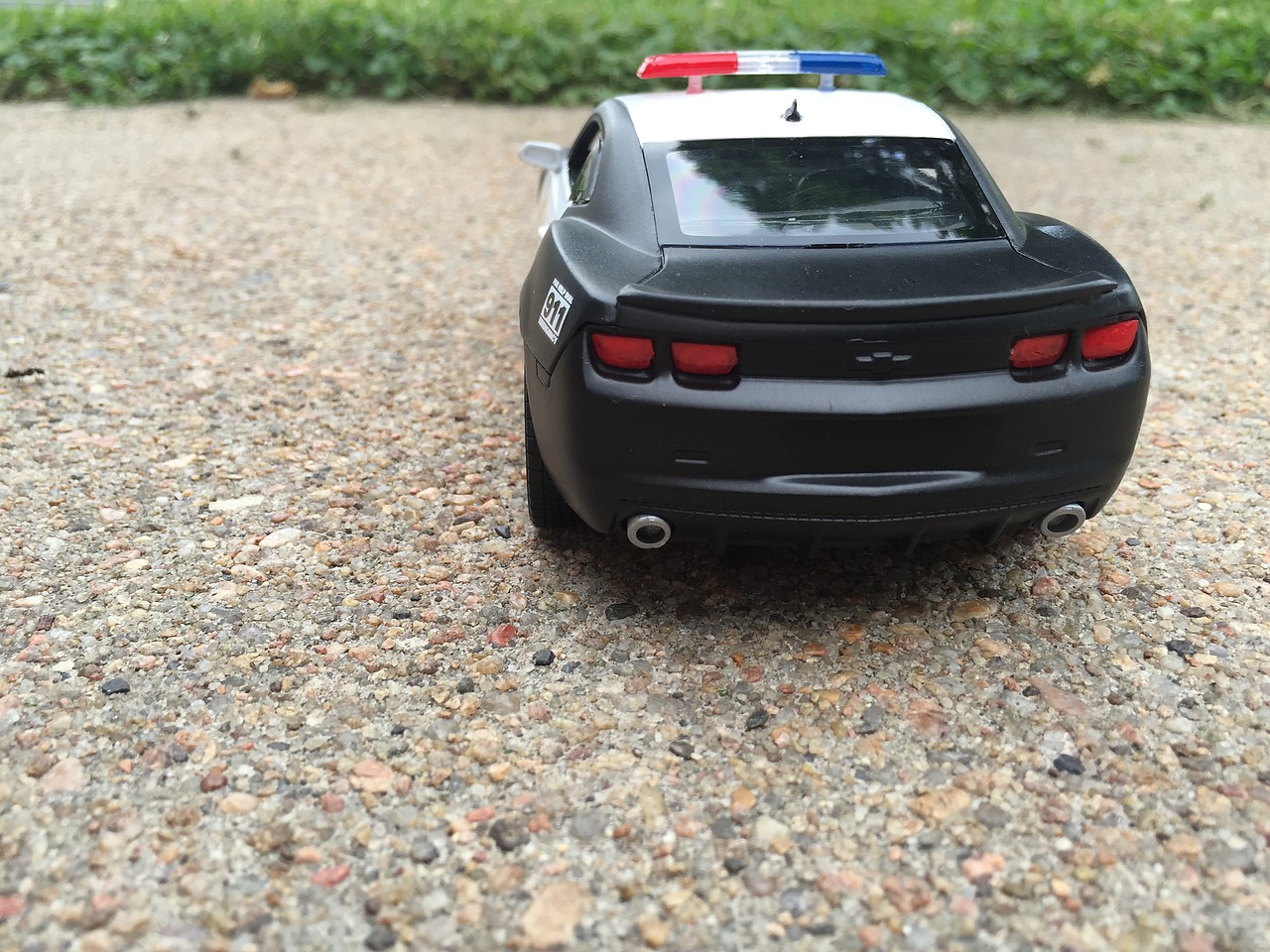 2010 Chevy Camaro Police Car -- Plastic Model Car Kit -- 1/25 Scale ...