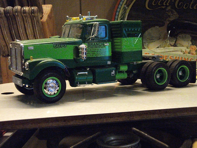 White Road Boss Truck -- Plastic Model Truck Kit -- 1/25 Scale -- #648 ...