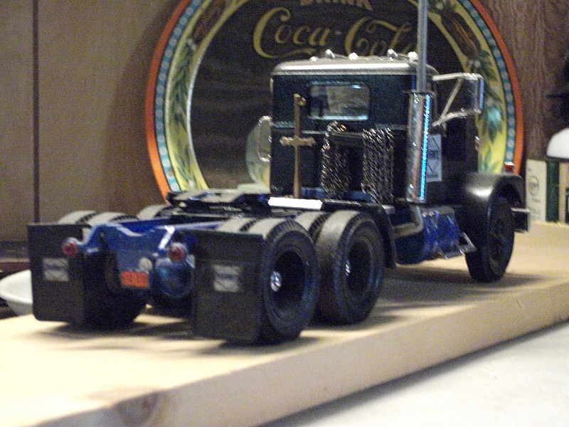 Diamond Reo Tractor -- Plastic Model Truck Kit -- 1/25 Scale -- #719 ...