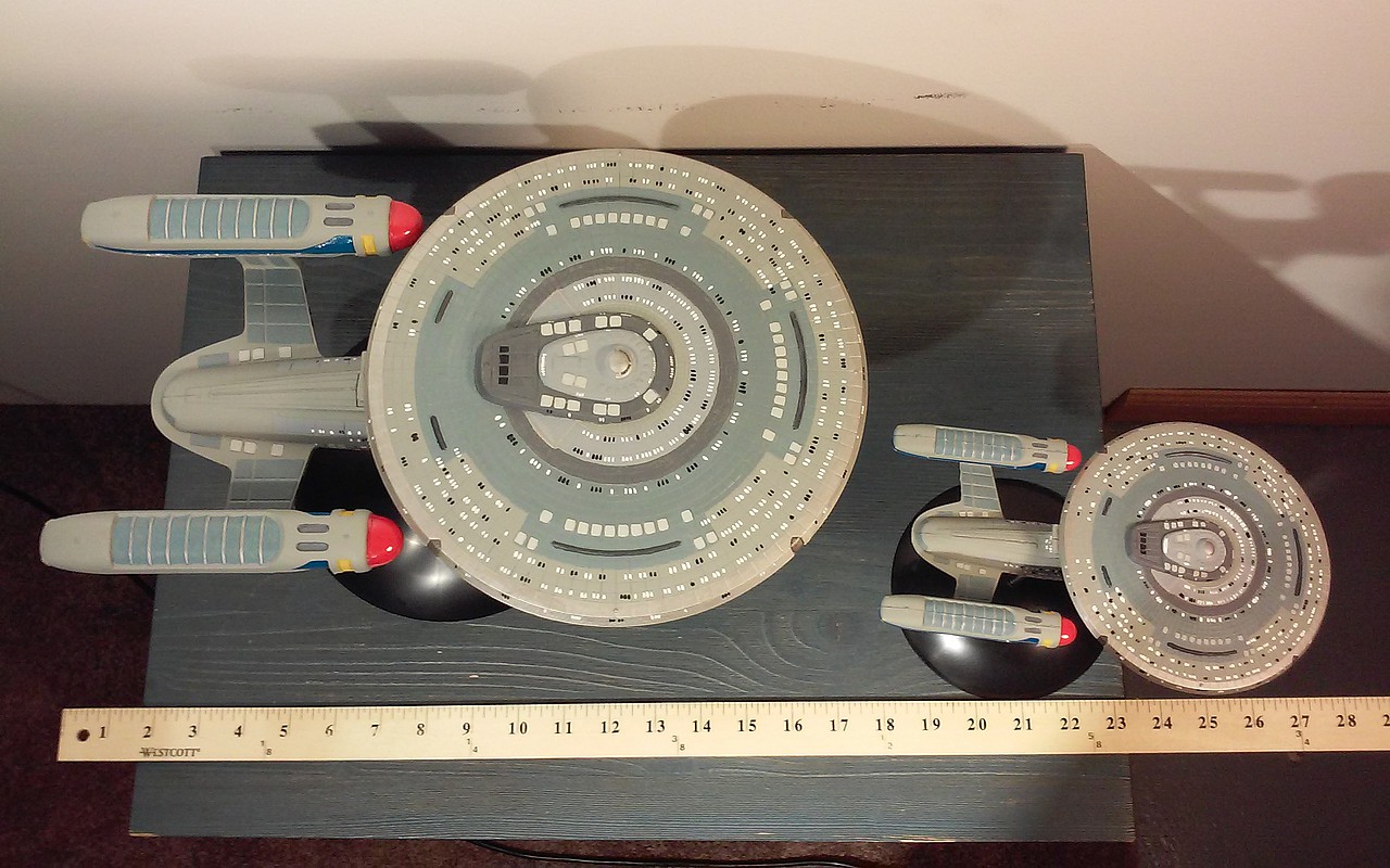 Star Trek USS Enterprise NCC1701C -- Plastic Model Spaceship Kit -- 1/ ...