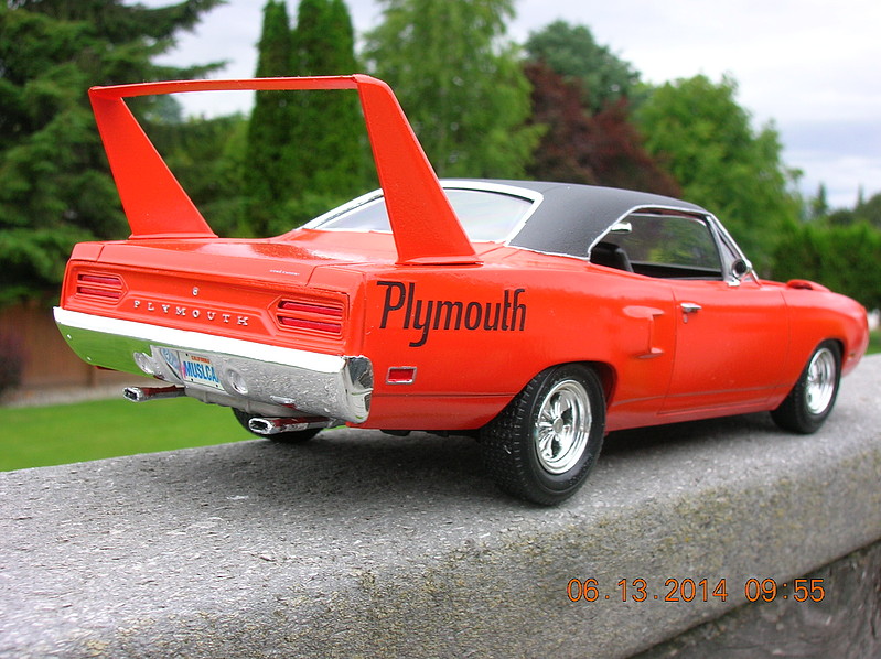 1970 Plymouth Superbird -- Plastic Model Car Kit -- 1/24 Scale ...