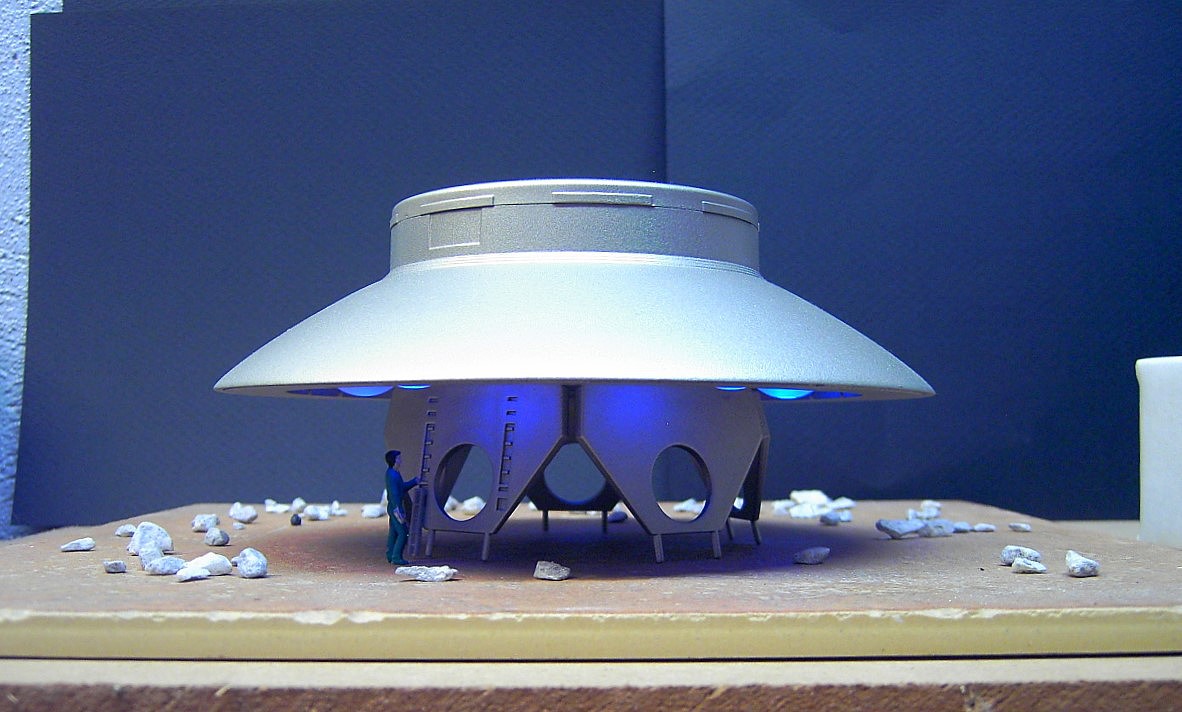 The Invaders UFO -- Science Fiction Plastic Model -- 1/72 Scale -- #amc ...