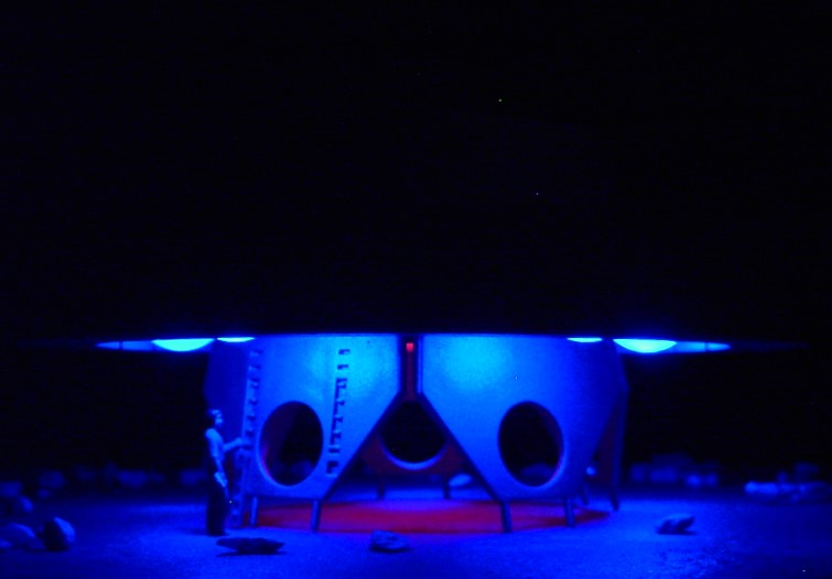 The Invaders UFO -- Science Fiction Plastic Model -- 1/72 Scale -- #amc ...