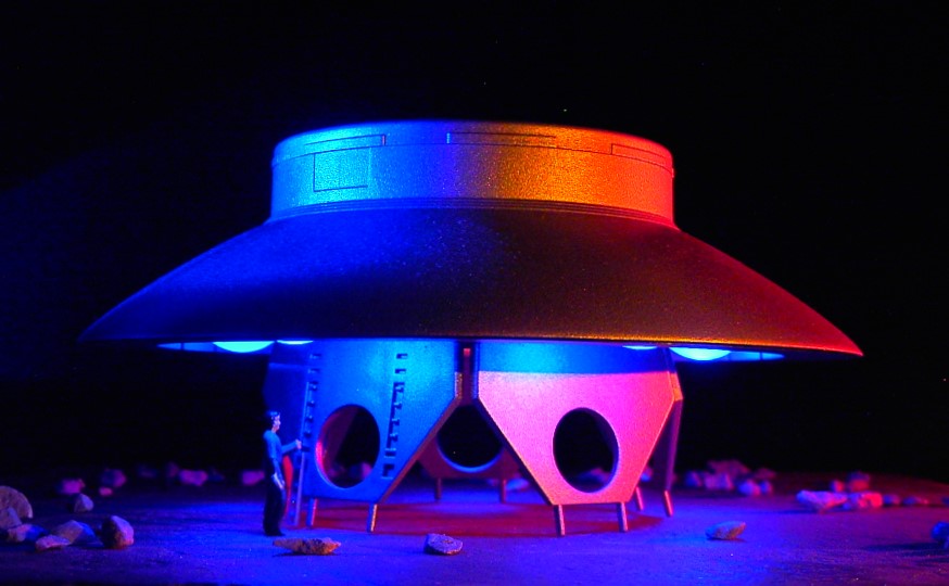 The Invaders UFO -- Science Fiction Plastic Model -- 1/72 Scale -- #amc ...