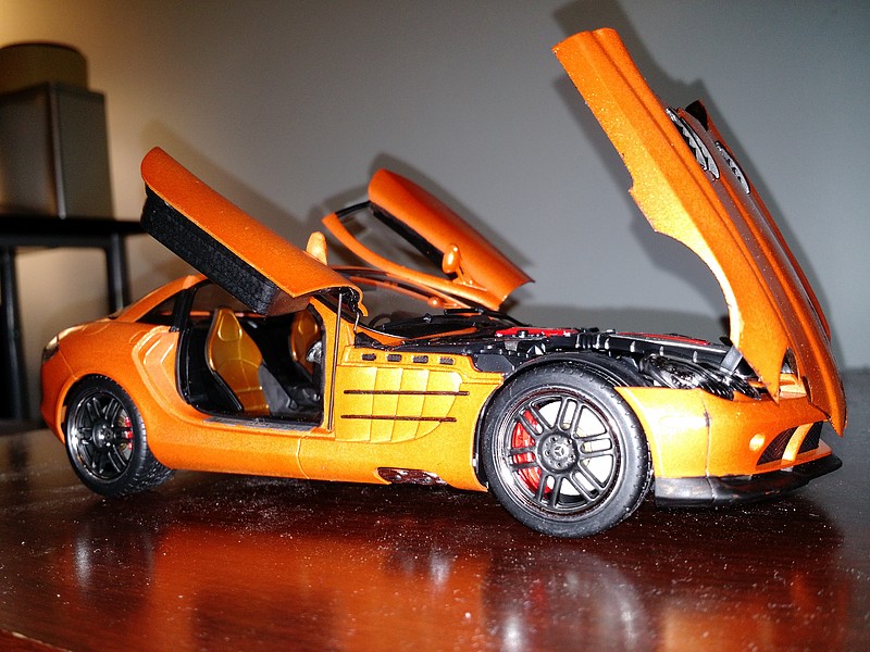 Mercedes-Benz SLR722 Luxury Sportscar -- Plastic Model Car Kit -- 1/24 ...