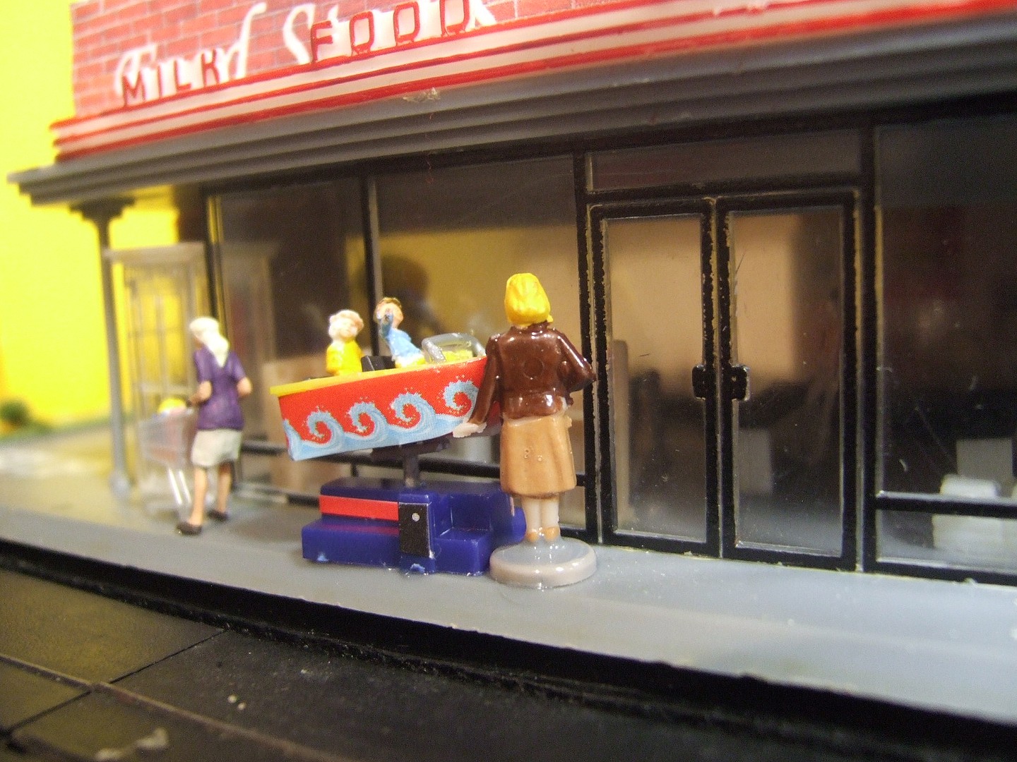 Pedestrians People w/Grocery Carts (3) -- Model Railroad Figures -- HO ...