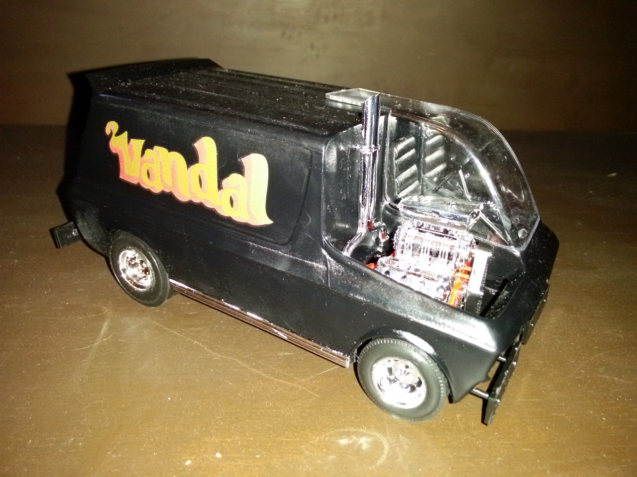 Tom Daniel's Vandal Custom Van -- Plastic Model Truck Kit -- 1/24 Scale ...