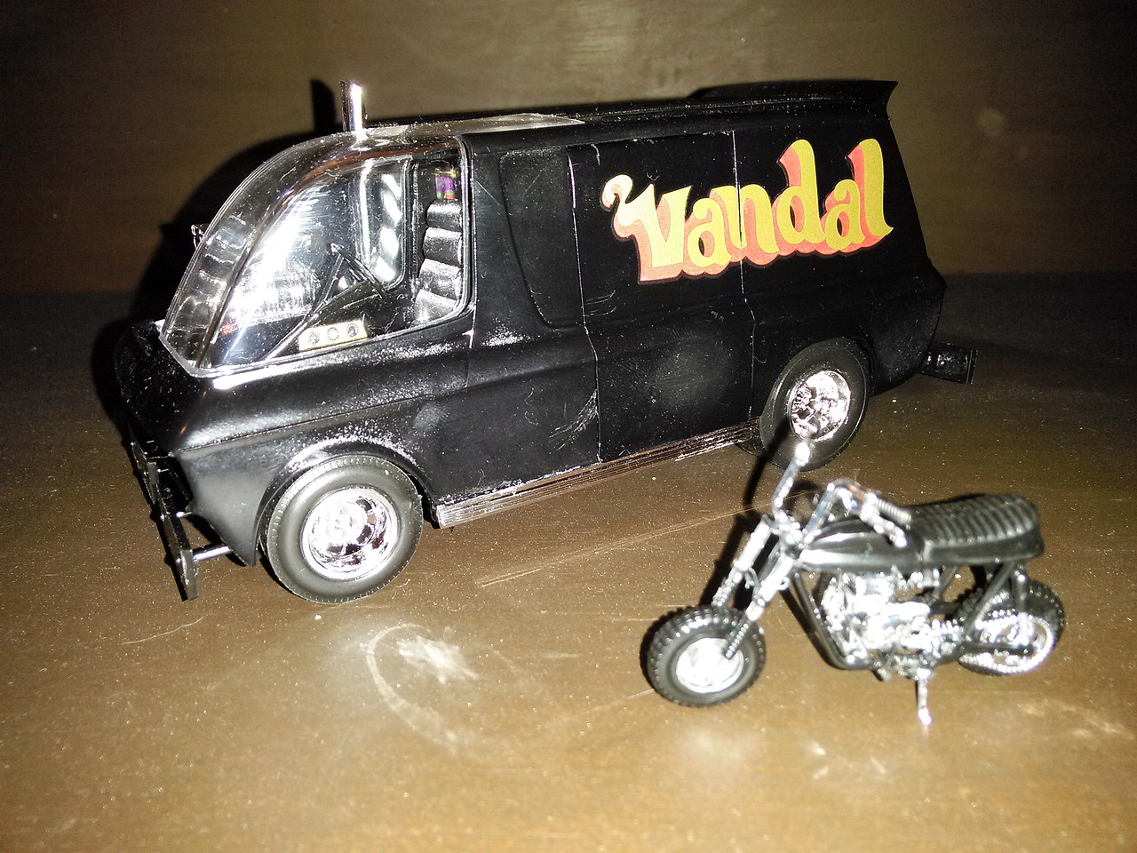 Tom Daniel's Vandal Custom Van -- Plastic Model Truck Kit -- 1/24 Scale ...