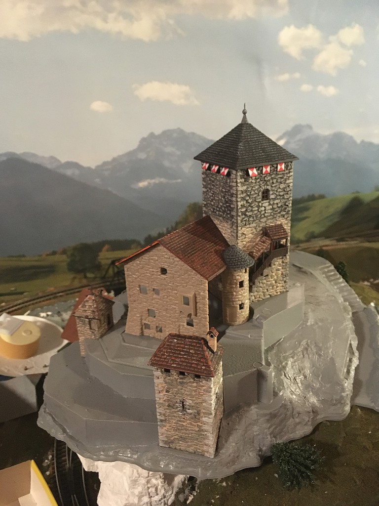 Castle ''Branzoll'' Kit -- N Scale Model Railroad Building -- #37304 ...