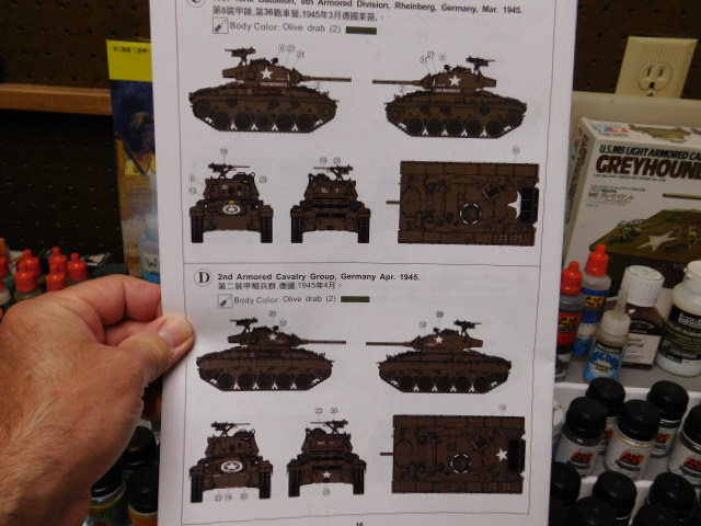 US M24 Chaffe Light Tank -- Plastic Model Military Vehicle Kit -- 1/35 ...