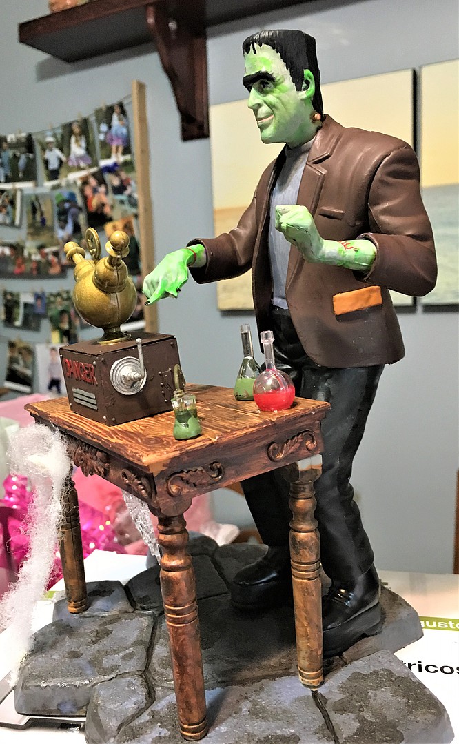 The Munsters - Herman -- Plastic Model Celebrity Kit -- 1/10 Scale ...