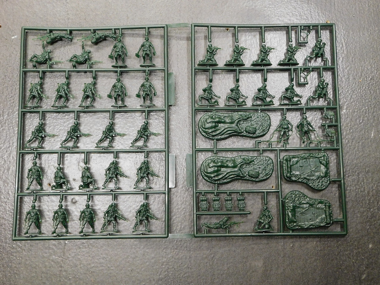 German Paratroopers Modern -- Plastic Model Military Figure Kit -- 1/72 ...