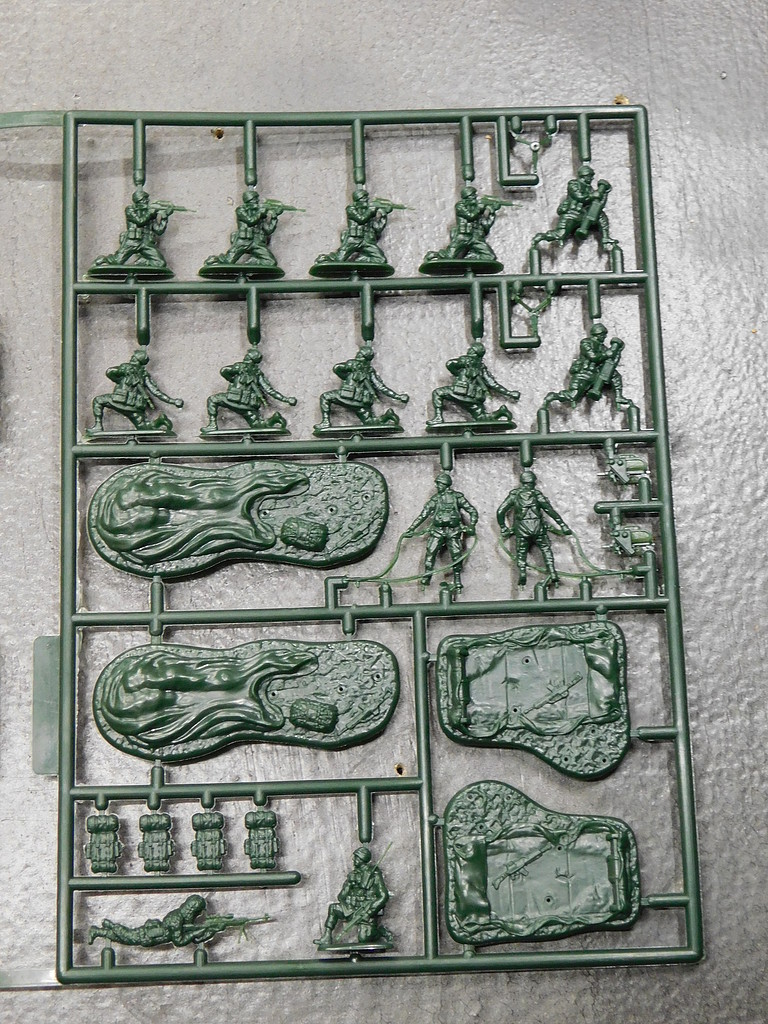 German Paratroopers Modern -- Plastic Model Military Figure Kit -- 1/72 ...