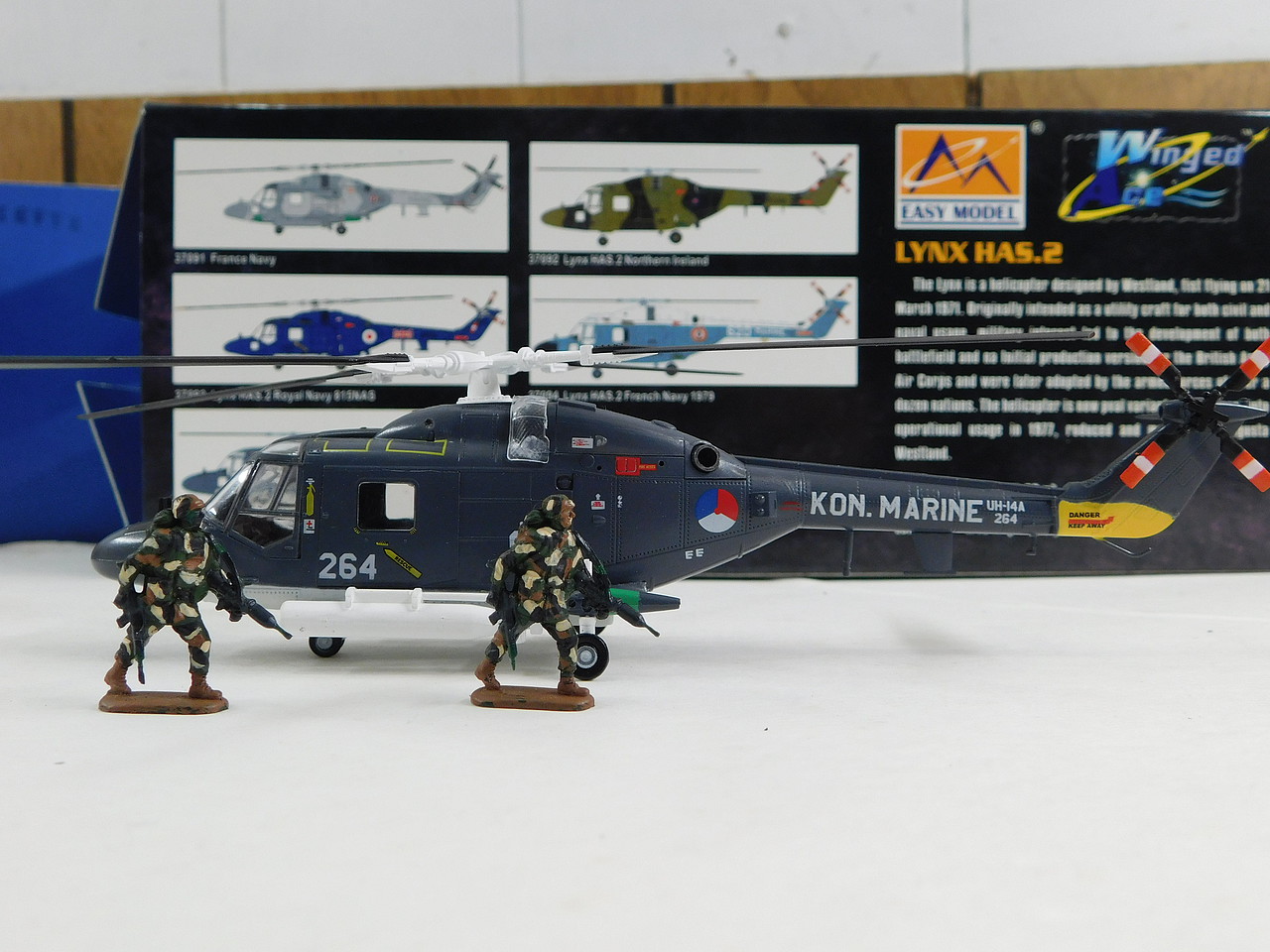 WESTLAND LYNX ROYAL NAVY -- Pre-Built Plastic Model Helicopter -- 1/72 ...