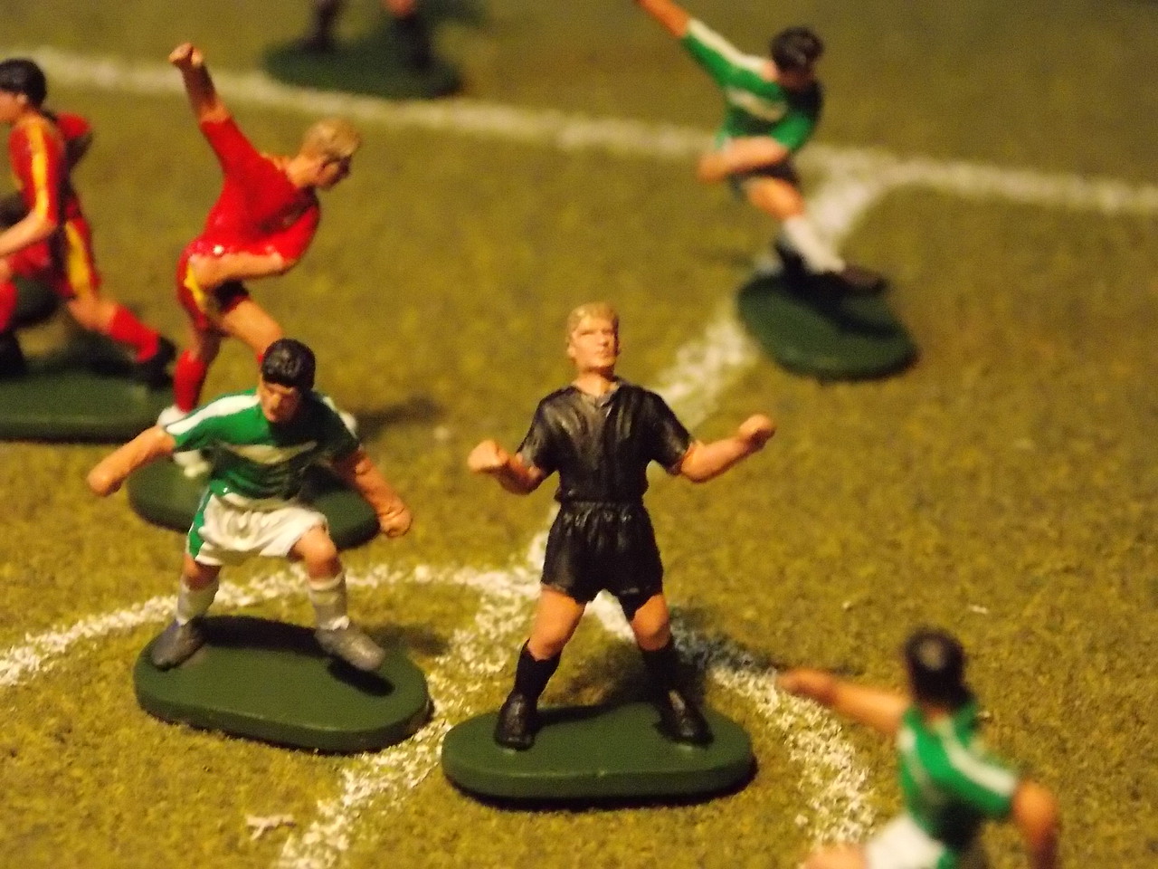 Sportsmen Set 1 Soccer (25) -- Plastic Model Soccer Player -- 1/72 ...