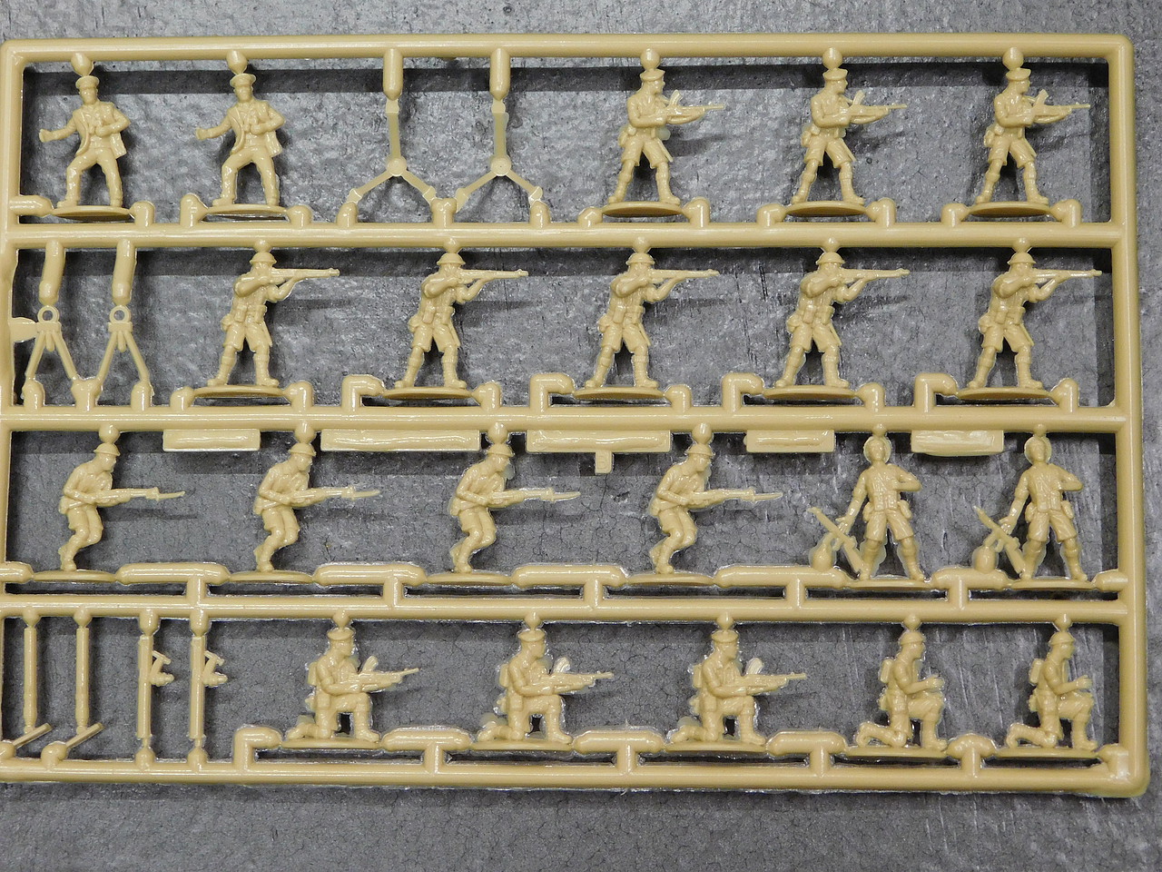 British 8 Army WWII -- Plastic Model Military Figure Kit -- 1/76 Scale ...