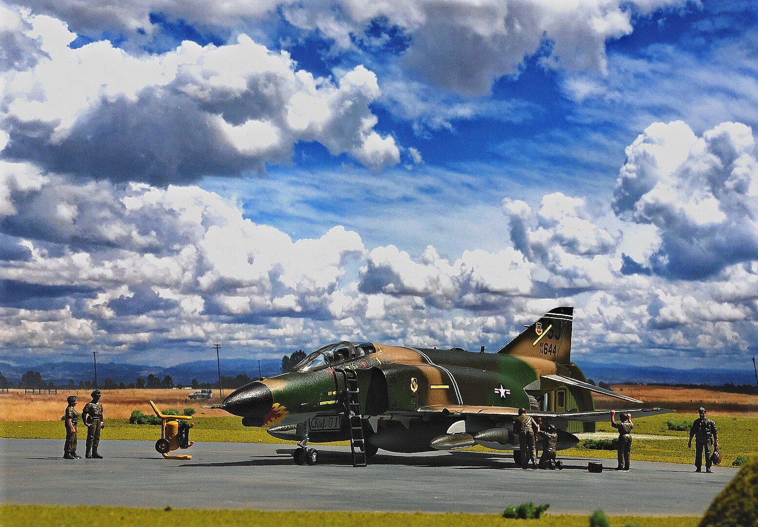 F-4E Phantom II -- Plastic Model Airplane Kit -- 1/72 Scale -- #00332 ...