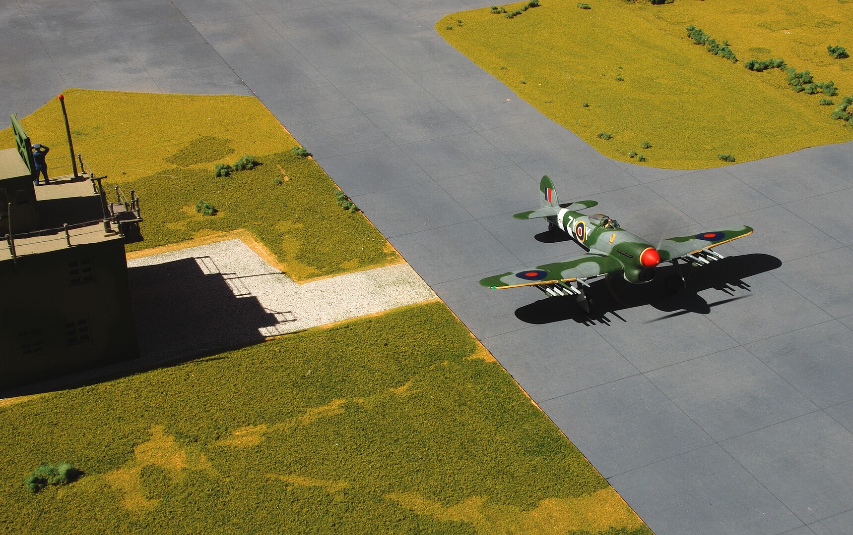 Hawker Typhoon -- Plastic Model Airplane Kit -- 1/72 Scale -- #02041 ...