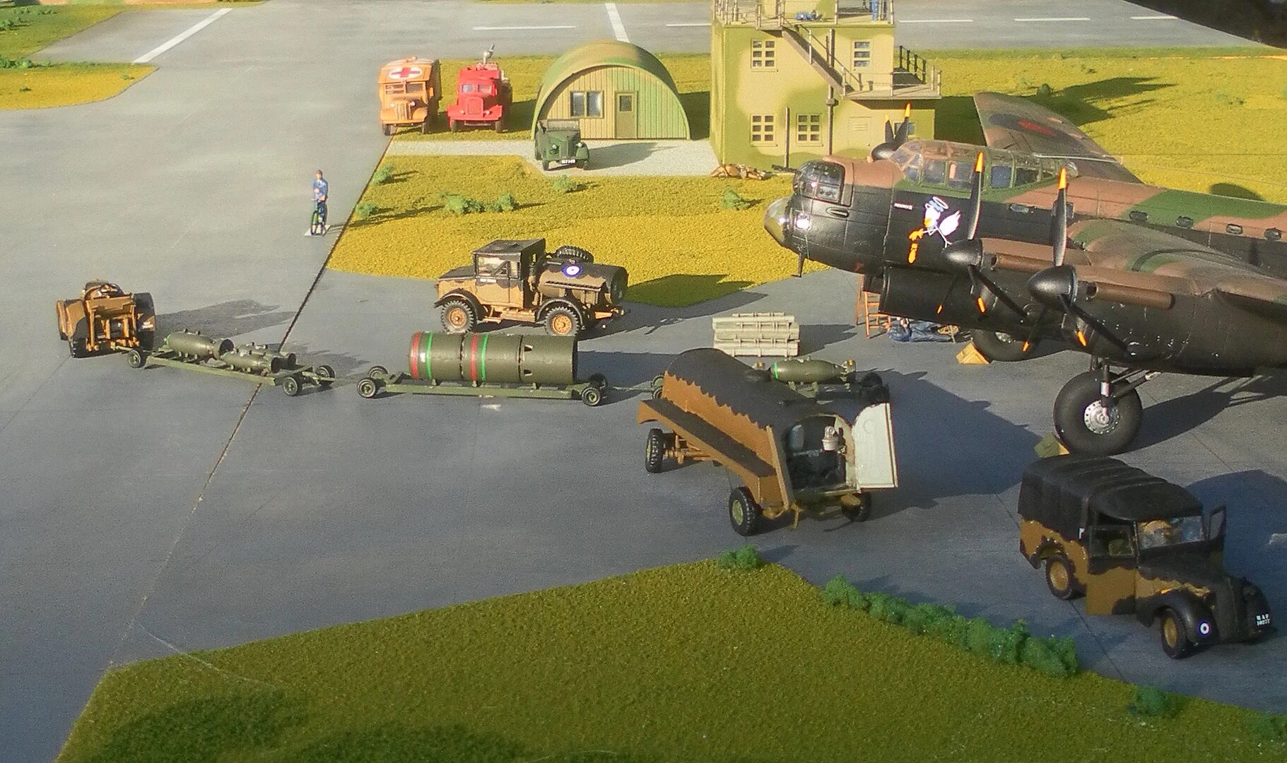 WWII RAF Bomber Re-Supply Set -- Plastic Model Airplane Kit - 1/72 ...