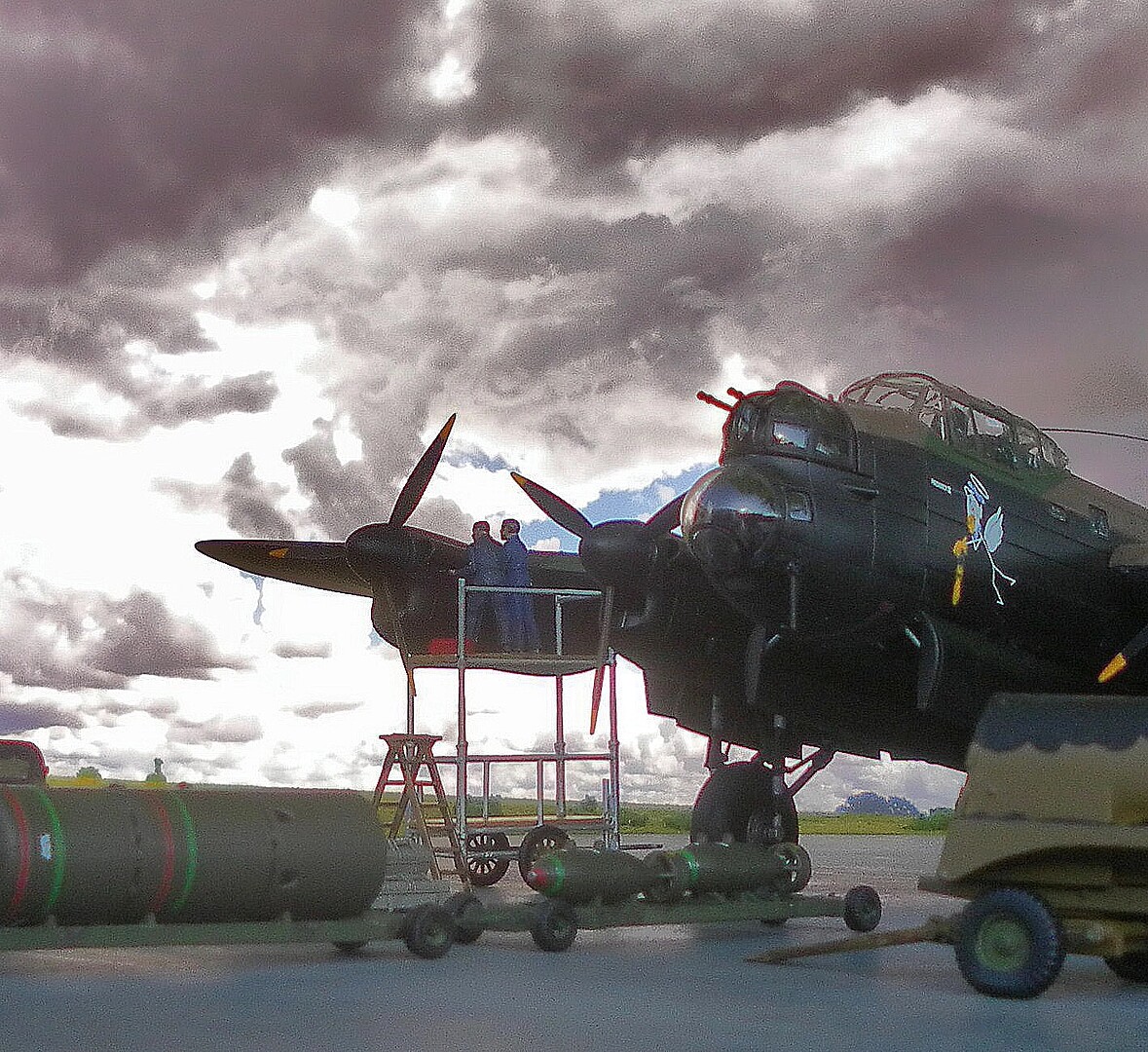 WWII RAF Bomber Re-Supply Set -- Plastic Model Airplane Kit - 1/72 ...