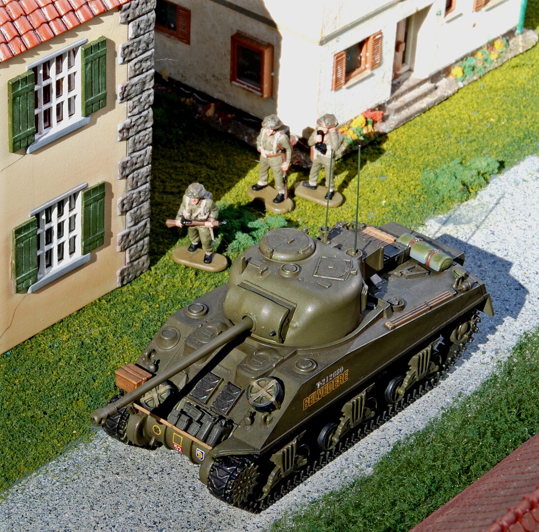 WWII Allied Sherman M4A4 & Firefly Tank (3) -- Plastic Model Tank Kit ...