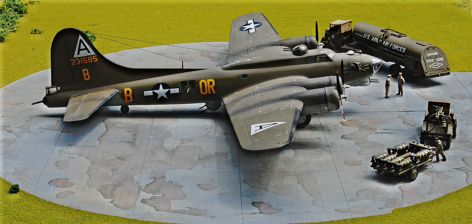 WWII USAAF 8th Airforce Bomber Resupply Set -- Plastic Model Airplane ...