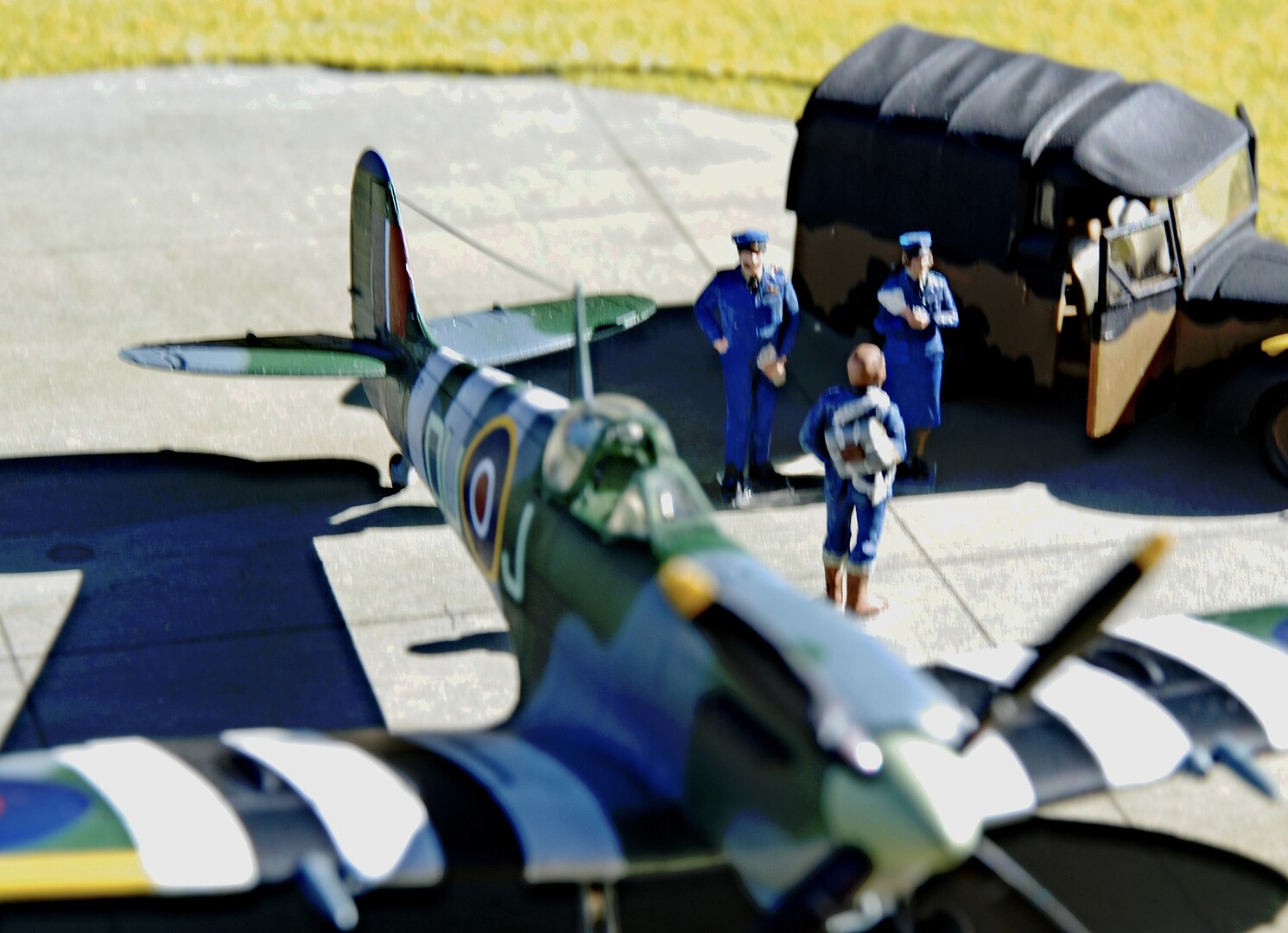 WWII RAF Personnel Figure Set (Re-Issue) -- Plastic Model Military Figure Kit -- 1/72 Scale ...