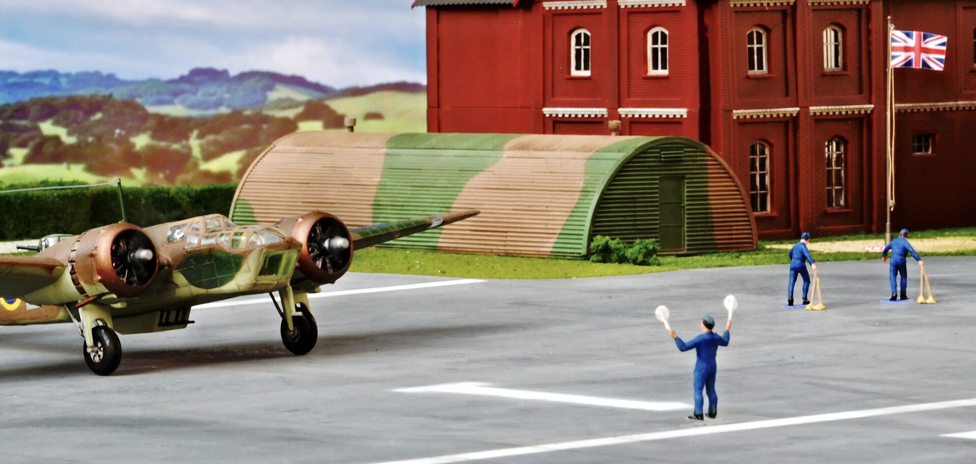 WWII RAF Personnel Figure Set (Re-Issue) -- Plastic Model Military ...