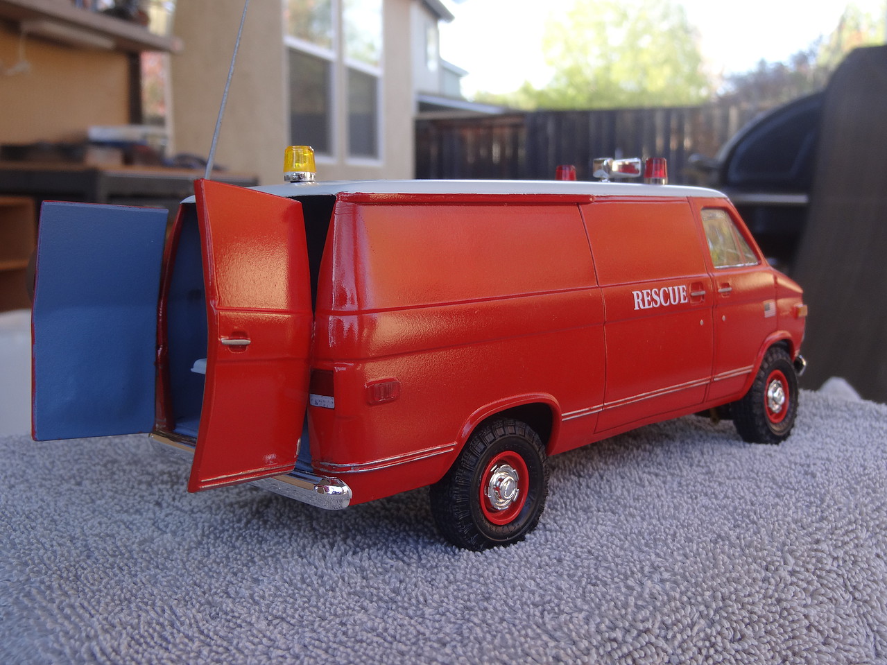 1975 CHEVY RESCUE VAN 1-25 Pictures