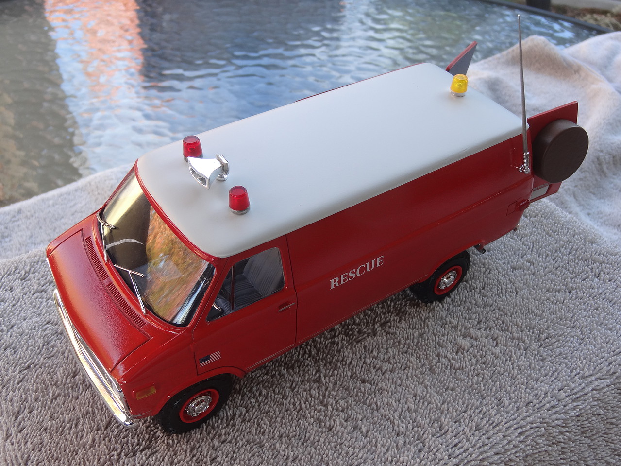 1975 CHEVY RESCUE VAN 1-25 -- Plastic Model Truck Kit -- 1/25 Scale ...