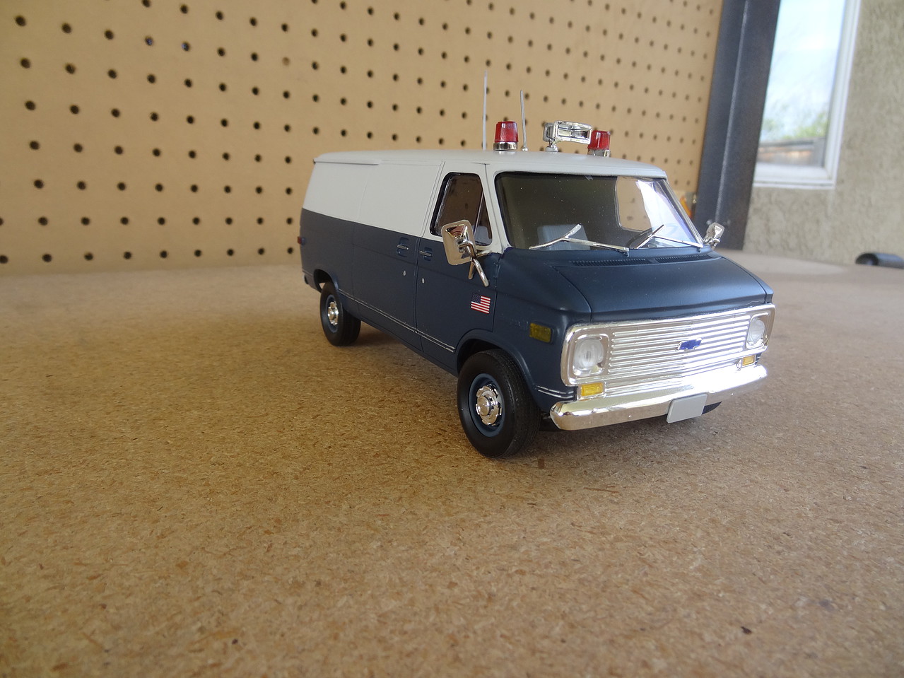 1975 CHEVY RESCUE VAN 1-25 Pictures