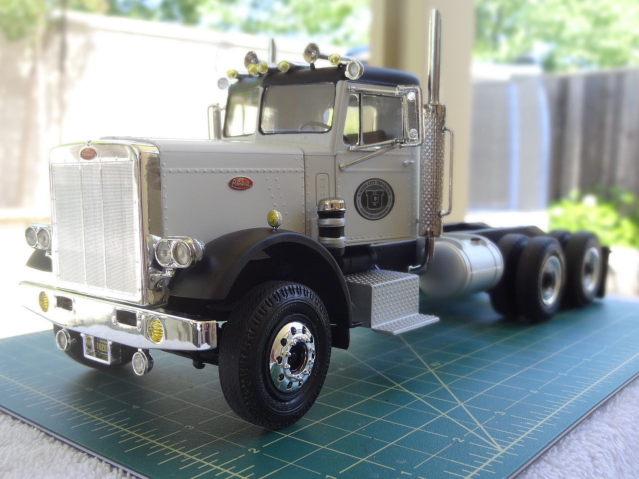 Peterbilt 359 California Hauler Conventional Tractor -- Plastic Model ...
