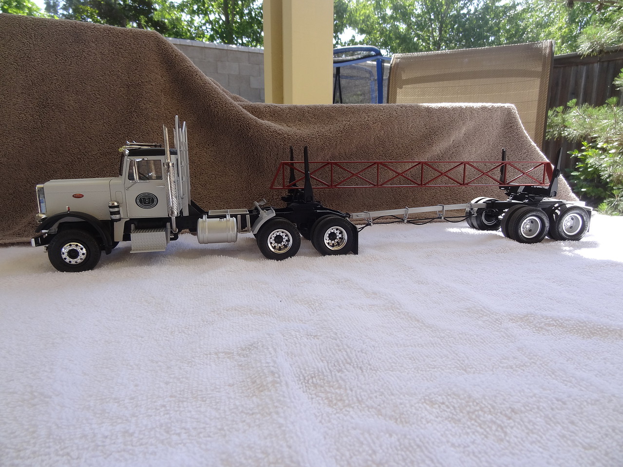 Peerless Roadrunner Logging Trailer -- Plastic Model Truck Kit -- 1/25 ...