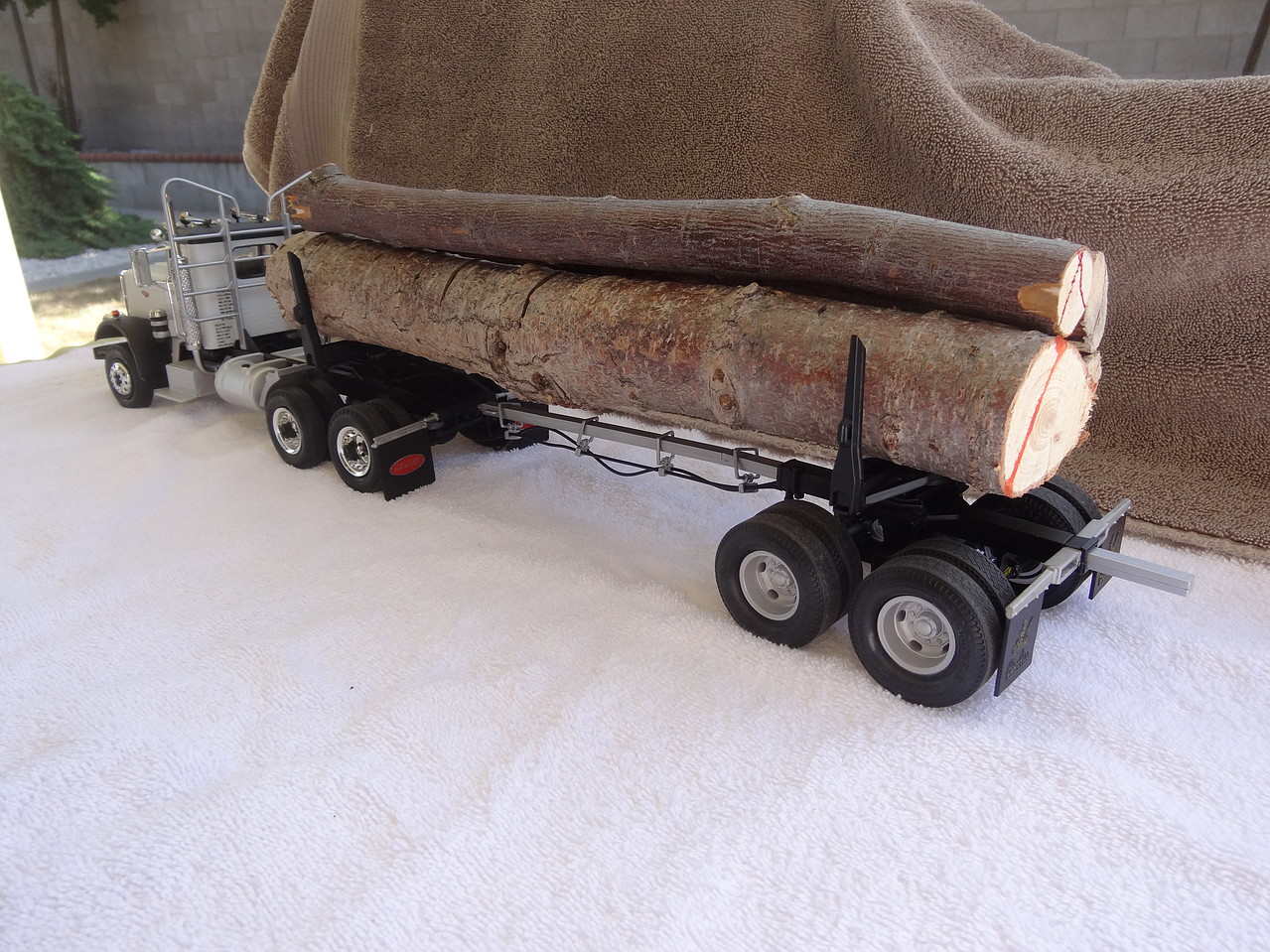 Peerless Roadrunner Logging Trailer -- Plastic Model Truck Kit -- 1/25 ...