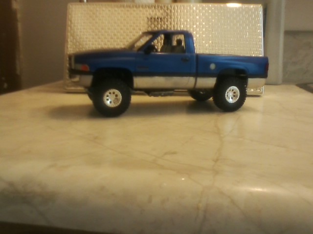 Dodge Ram VTS Pickup Truck -- Plastic Model Truck Kit -- 1/25 Scale ...